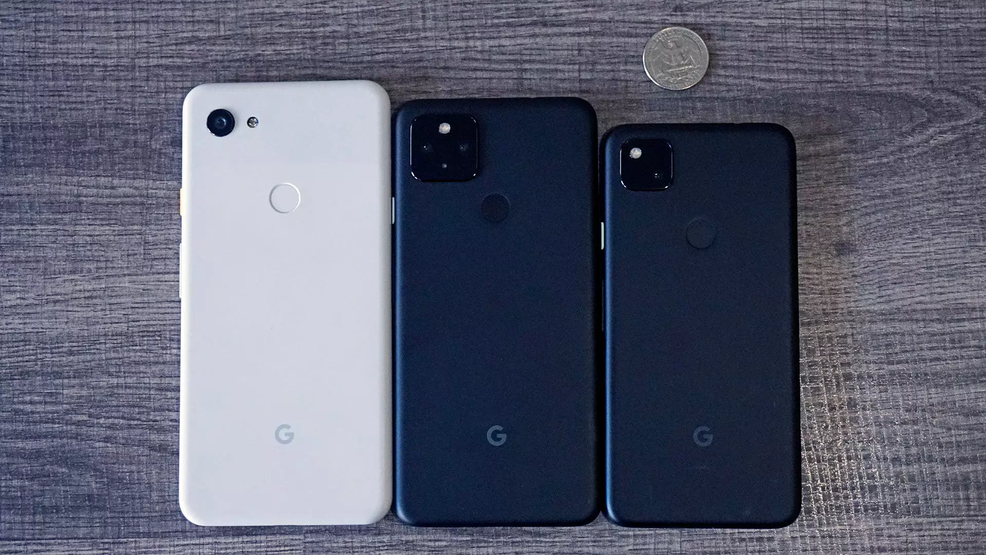 من اليسار إلى اليمين: Pixel 3a XL و Pixel 4a 5G و Pixel 4a.