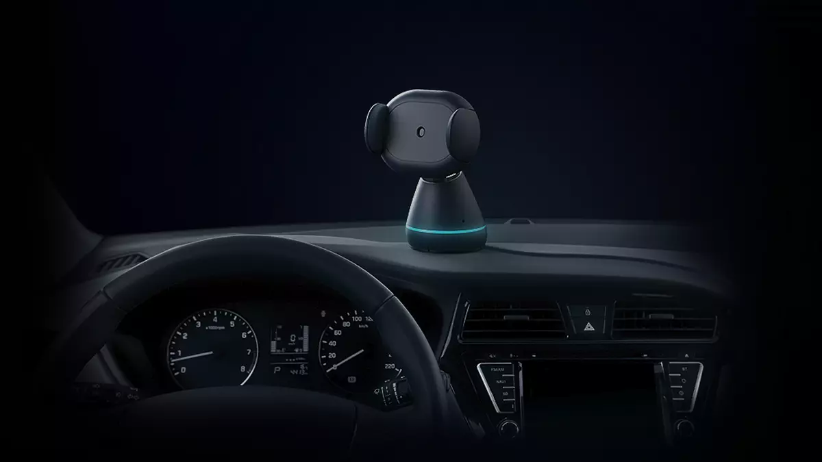 Et billede af iOttie Aivo Connect-smartphonebeslaget i en bil.
