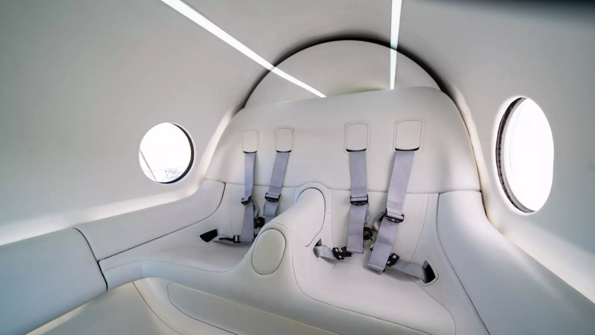 Un primer plano de los asientos de la cápsula Hyperloop