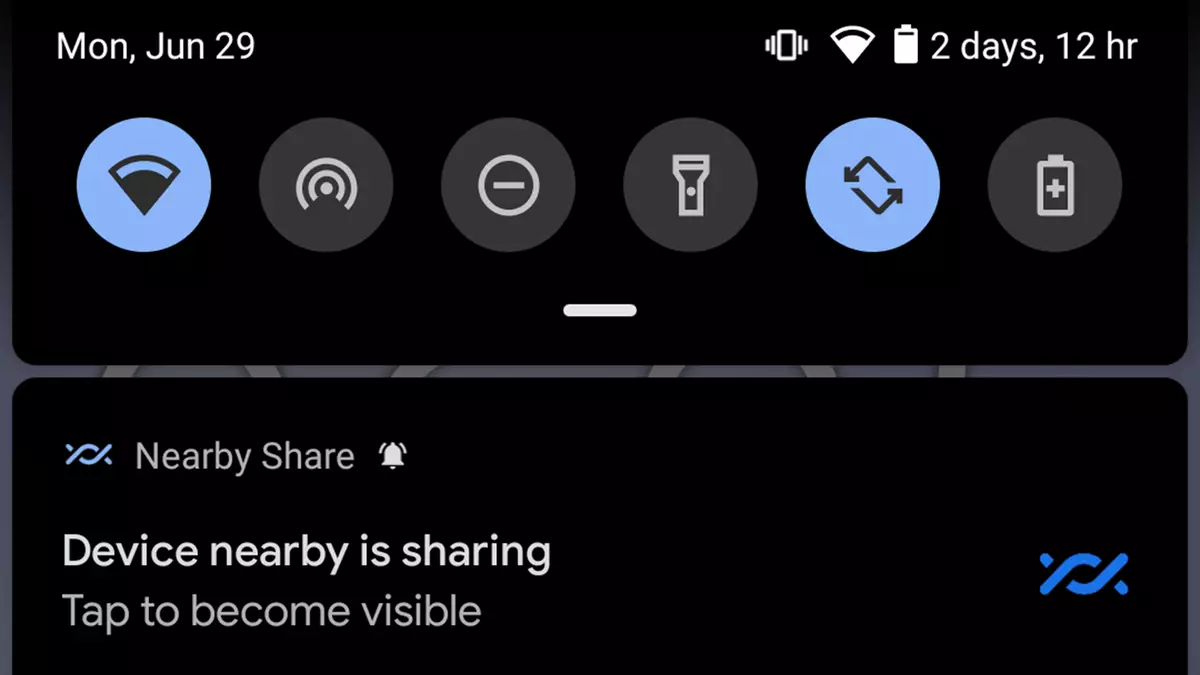 Usa ka Android Notication shade nga adunay opsyon sa Nearby Sharing