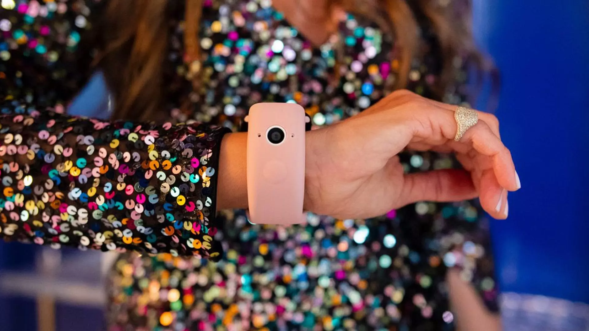 La Wristcam és una banda de rellotge gruixuda de 300 dòlars que afegeix càmeres al vostre Apple Watch