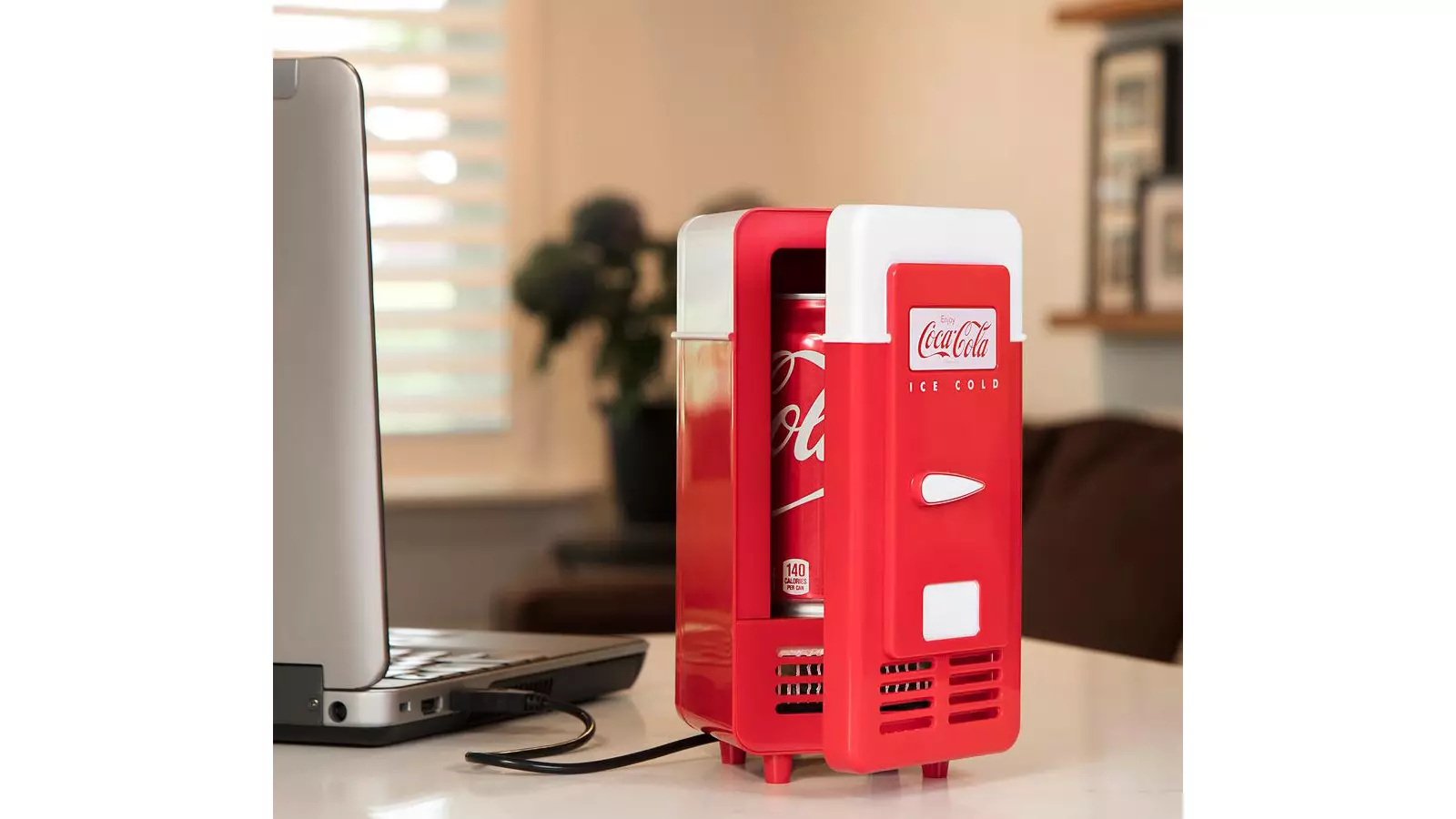 Koolatron desktop mini koelkast voor een enkel blikje frisdrank