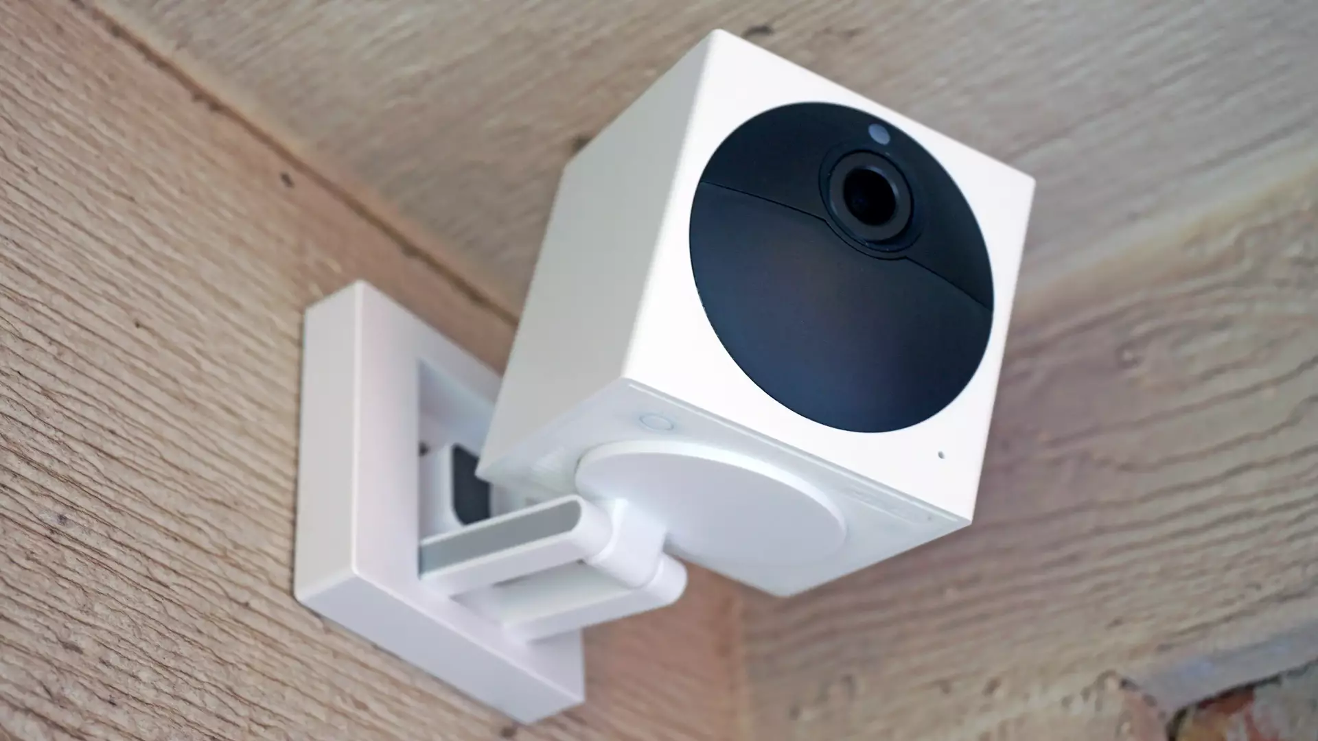 2022 میں آپ کے گھر پر نظر رکھنے کے لیے بہترین آؤٹ ڈور سیکیورٹی کیمرے