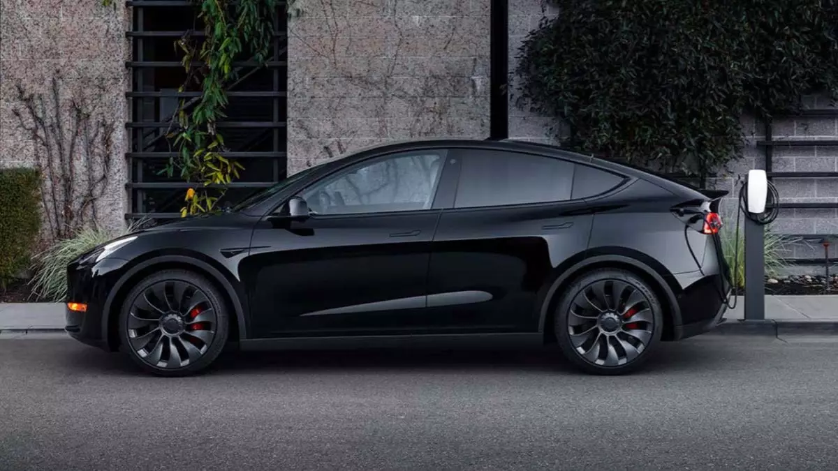 Mobil Tesla lan pangisi daya EV ing umum