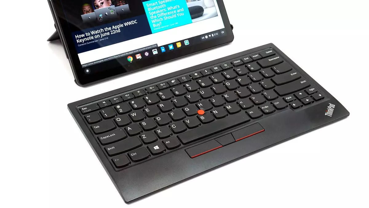 ThinkPad TrackPoint Keyboard און Lenovo Duet קלאַוויאַטור