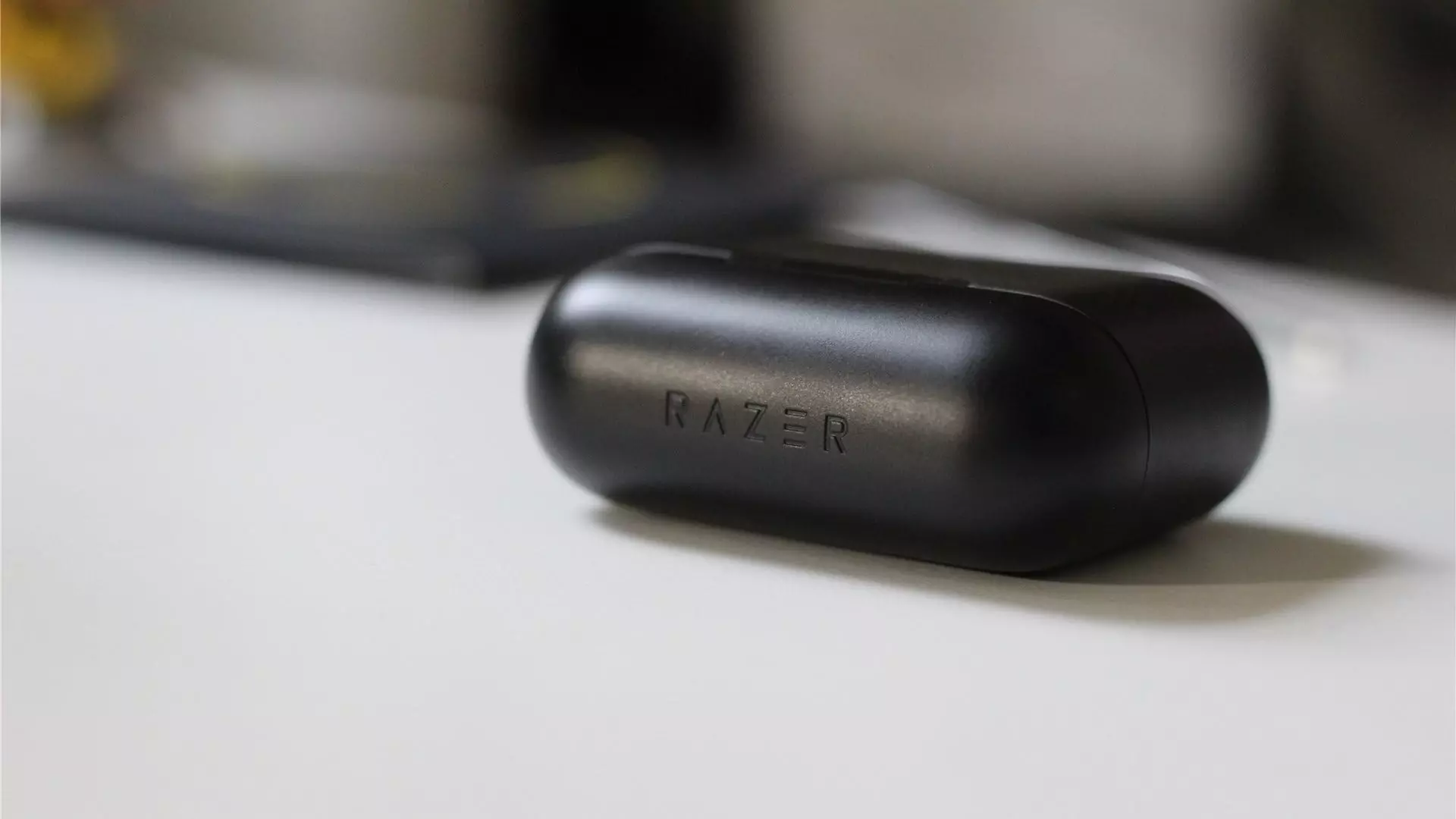 O logotipo de Razer gravado na parte superior da caixa
