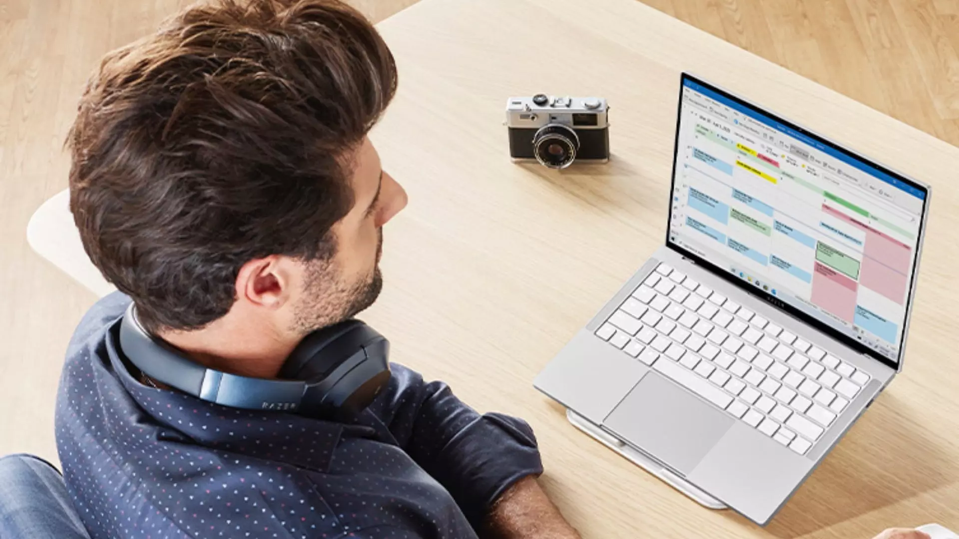 Bądź bardziej produktywny z nowym laptopem Razer Book 13