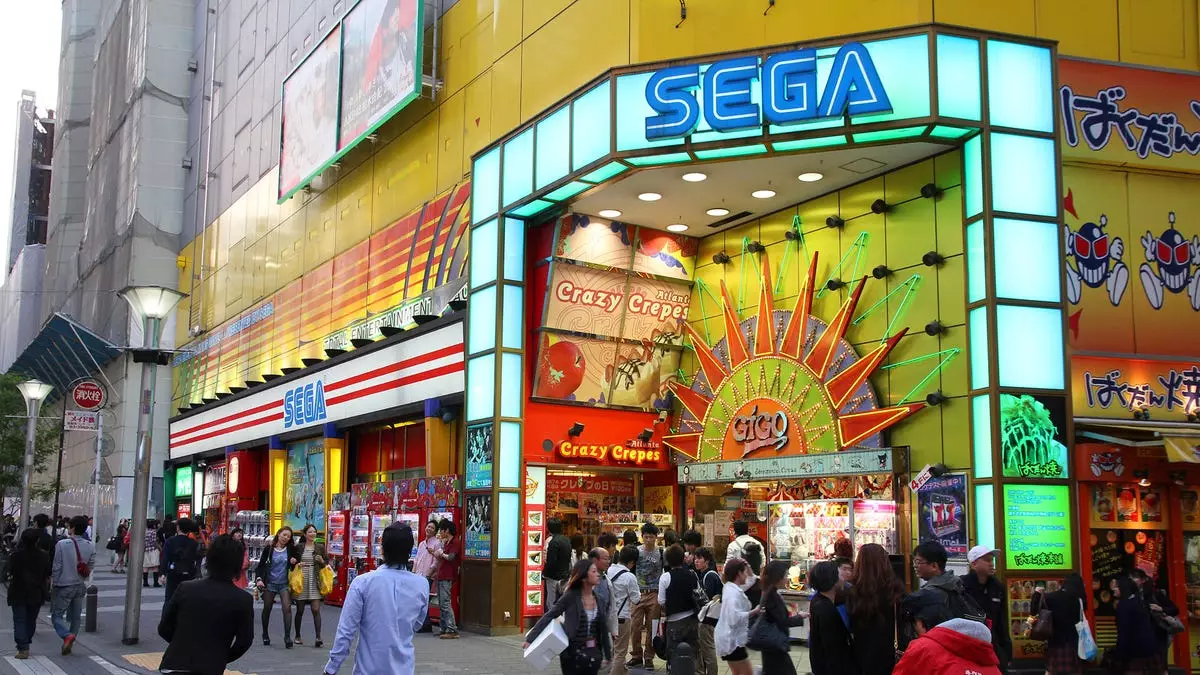 A parte externa de um centro de arcade da marca SEGA.
