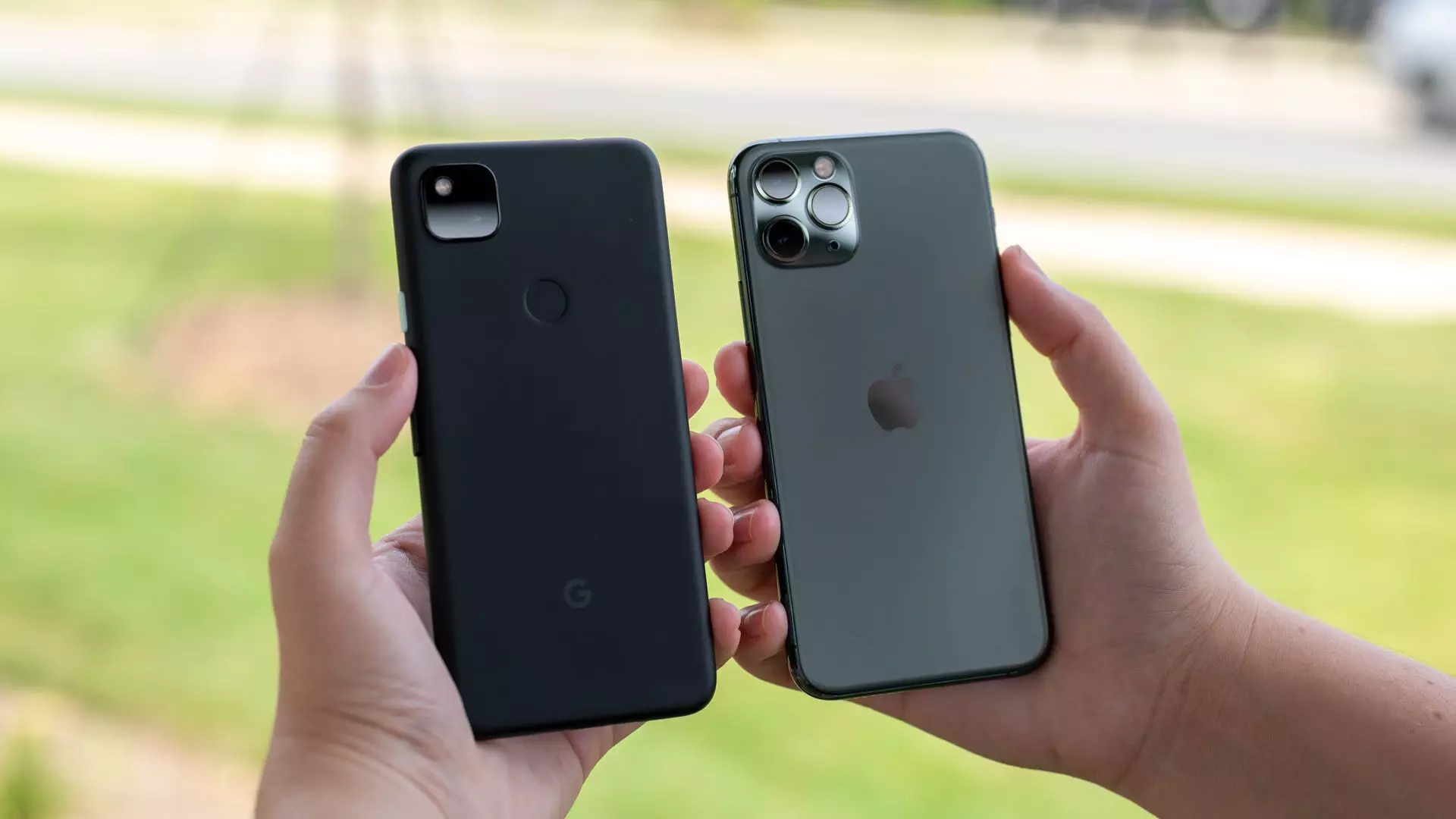 Comparaison entre le Pixel 4A et l'iPhone.