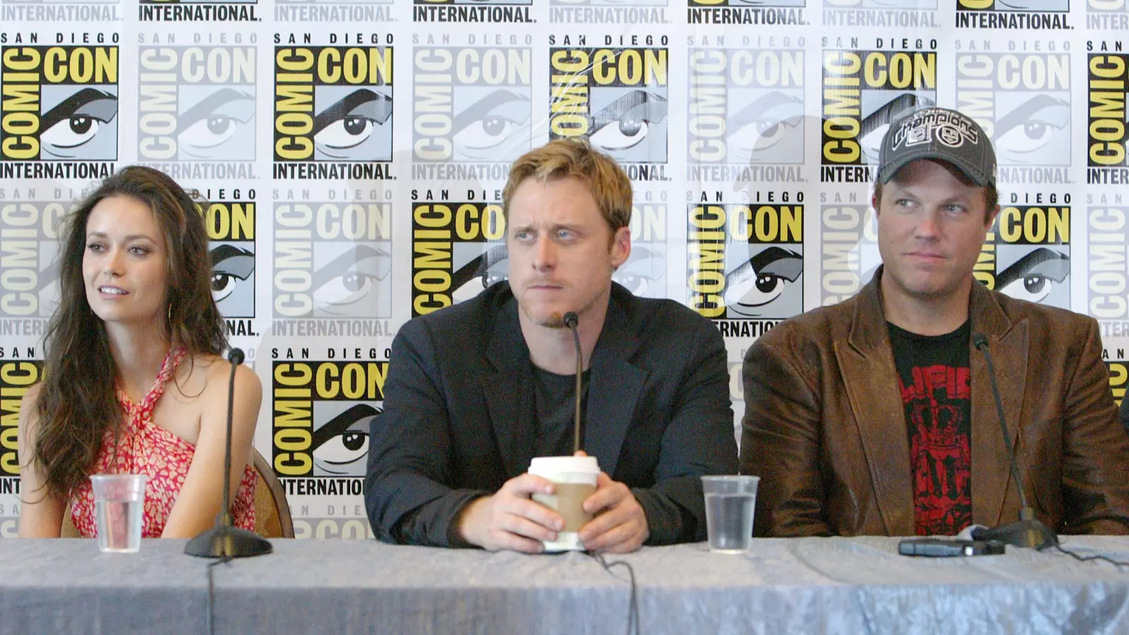သရုပ်ဆောင်များ Summer Glau၊ Alan Tudyk နှင့် Adam Baldwin တို့နှင့်အတူ တီဗီရှိုး Firefly အတွက် San Diego Comic-Con အကန့်