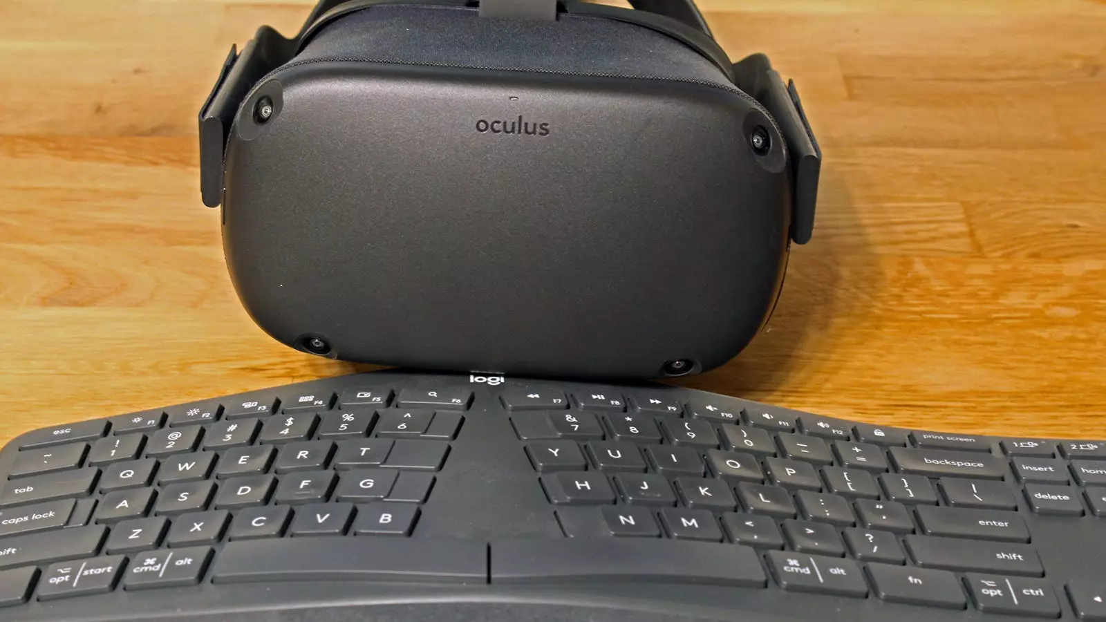 ในไม่ช้าชุดหูฟัง Oculus VR จะต้องมีบัญชี Facebook