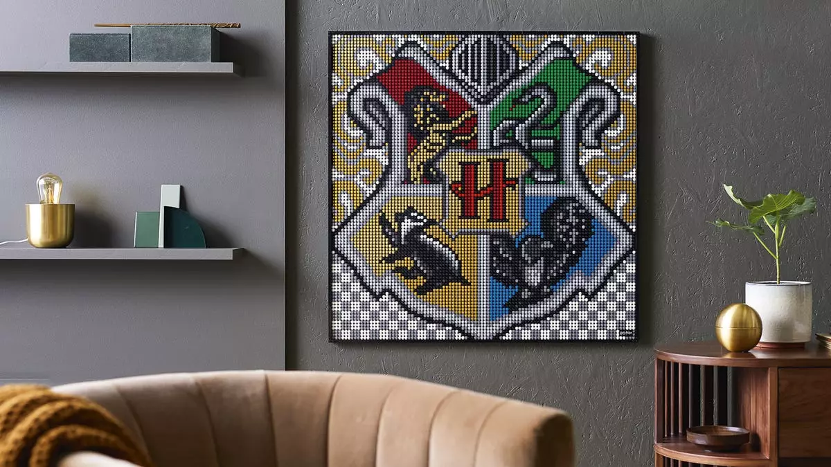 O escudo de Hogwarts en forma de LEGO.