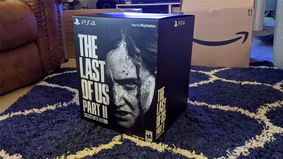 The Last of Us Part II කලෙක්ටර්ස් සංස්කරණ පෙට්ටිය නිල් පැහැති පලසක් මත