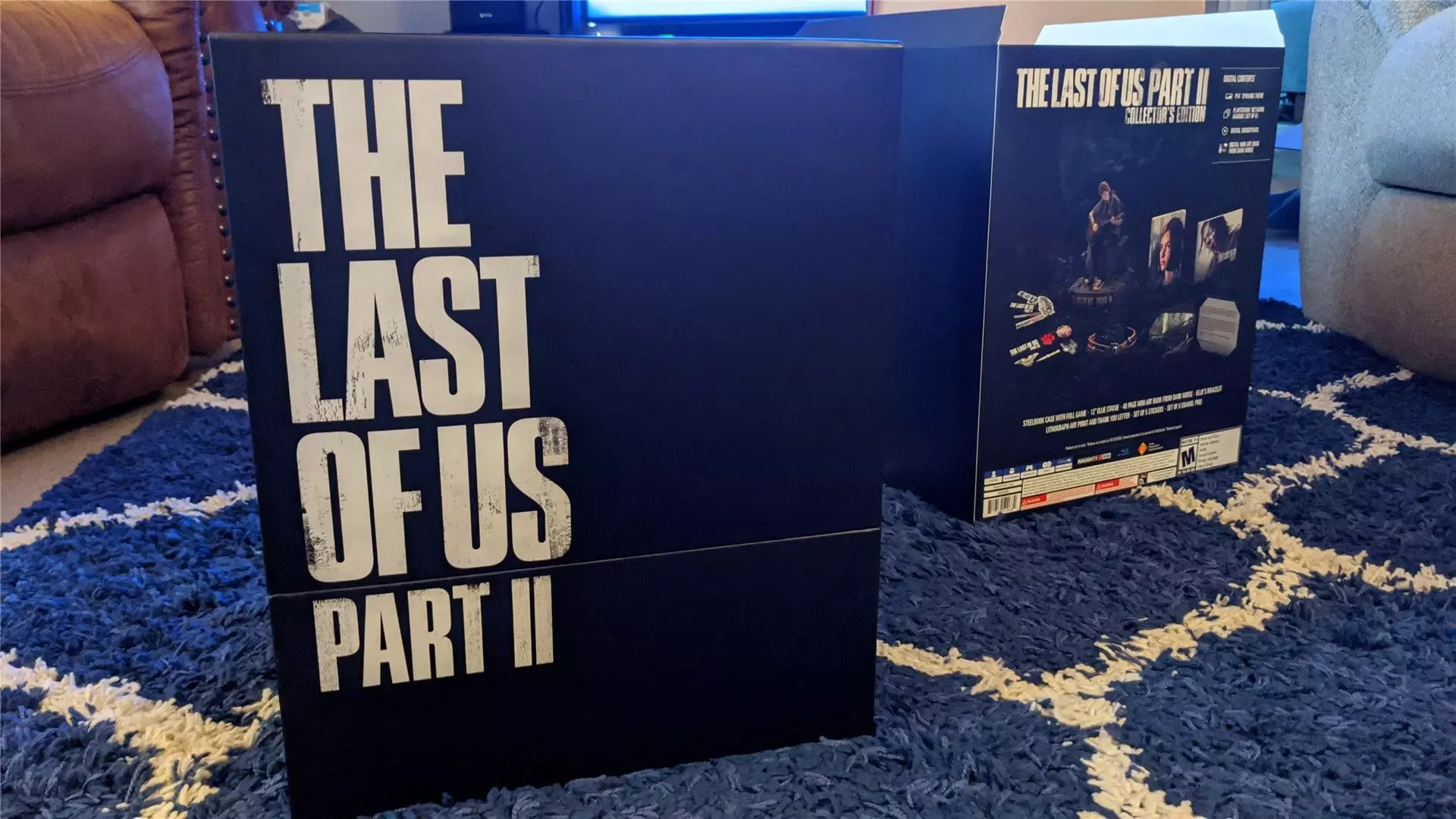 Kotak di jero The Last of Us Part II Collector's Edition Box