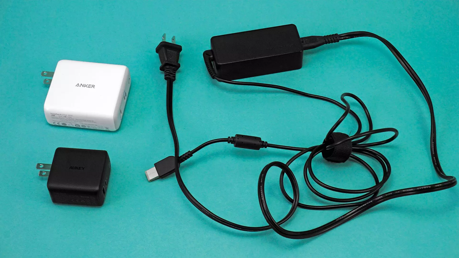 PowerPort III နှင့် Aukey Omnia၊ ThinkPad စံ AC adapter