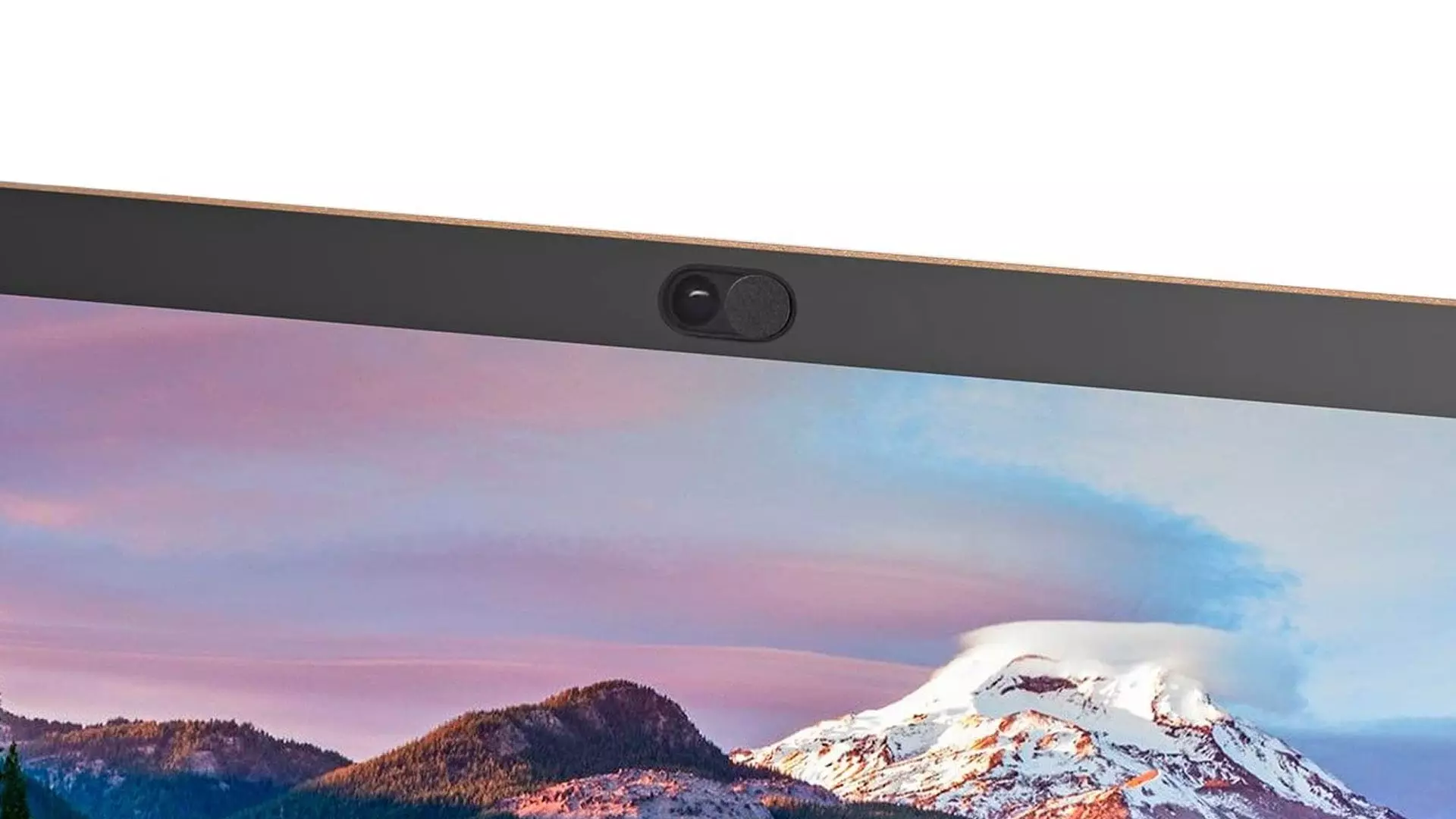 ایپل نے میک بک مالکان کو خبردار کیا ہے کہ کیمرہ کور شامل کرنے سے اسکرین کو نقصان پہنچ سکتا ہے۔