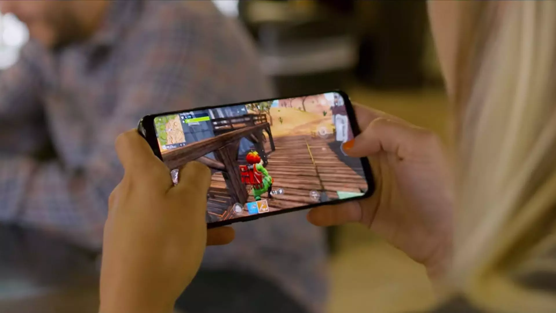Fortnite bir Android telefonda oynanıyor