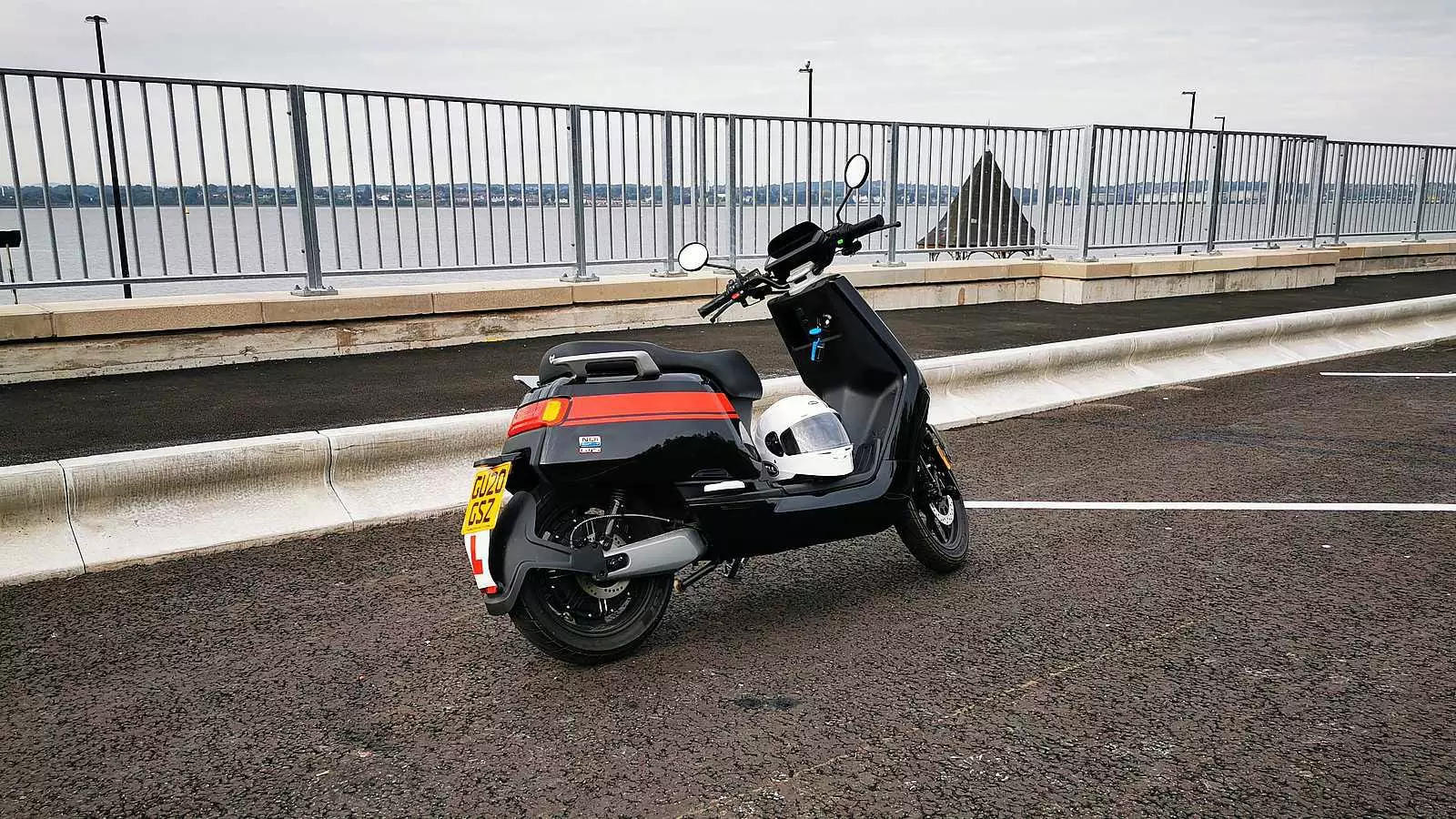 niu scooter profile rear rastê