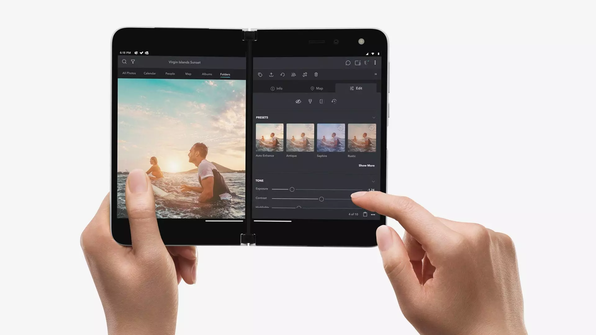 Um telefone Surface Duo com software de edição de fotos espalhado por ambos os monitores.