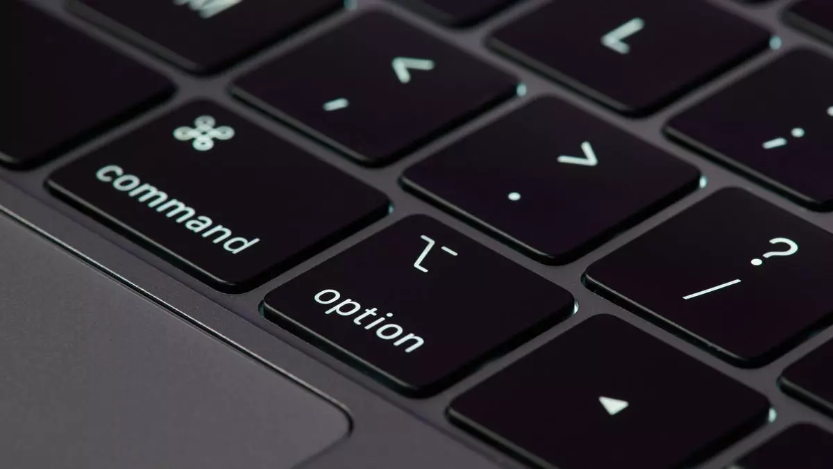 MacBook-tastatur på nært hold