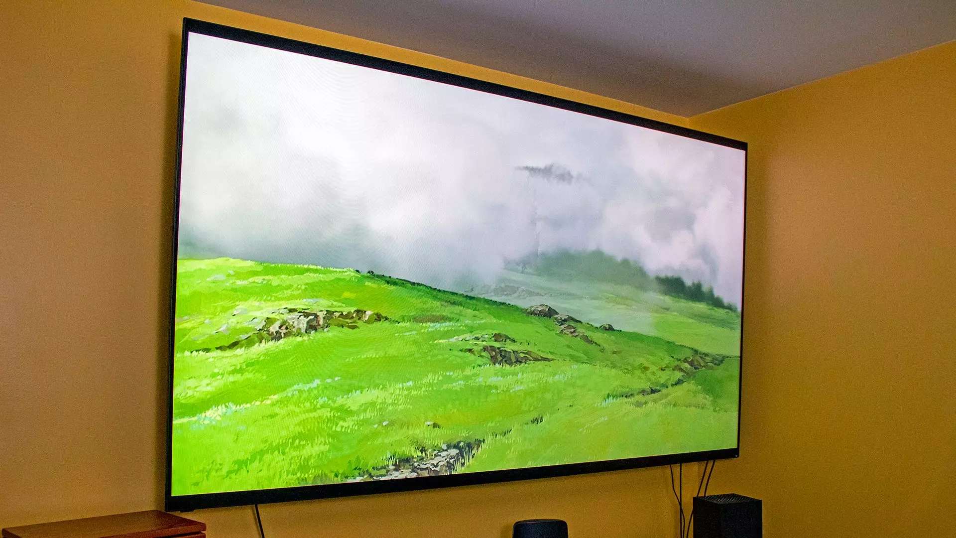 Телевизор, показывающий сцену из «Ходячего замка»