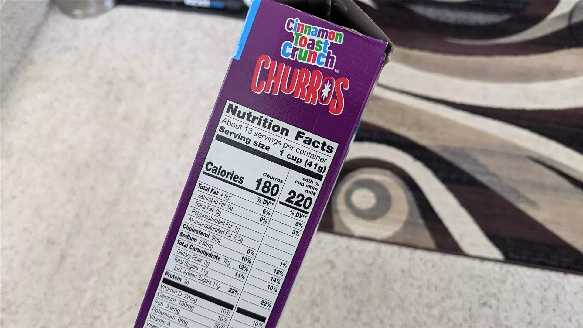 Зображення інформації про поживну цінність на коробці Churros