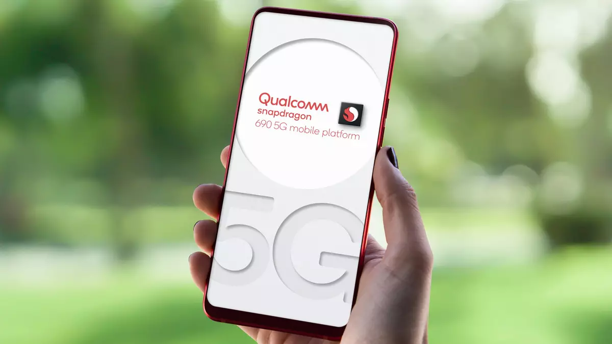 Un telefono con il logo Qualcomm Snapdragon 5G.