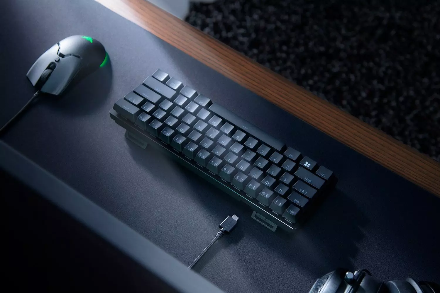 Razer Huntsman Mini-tastatur og mus fra baksiden