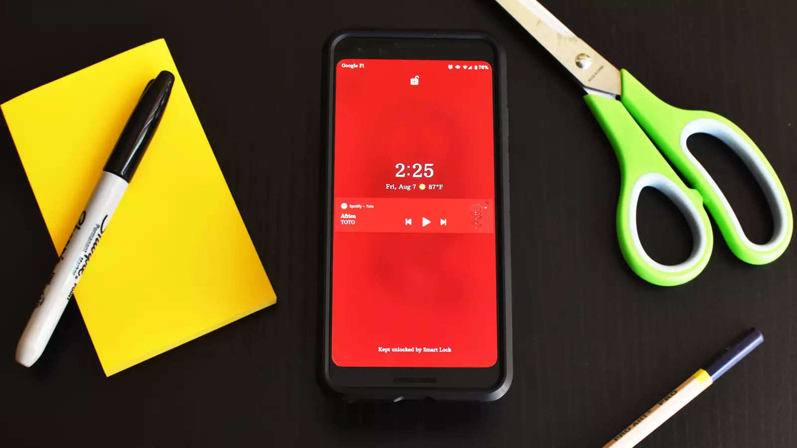 Android 11 wäert net Album Art op Ärem Sperrbildschierm weisen