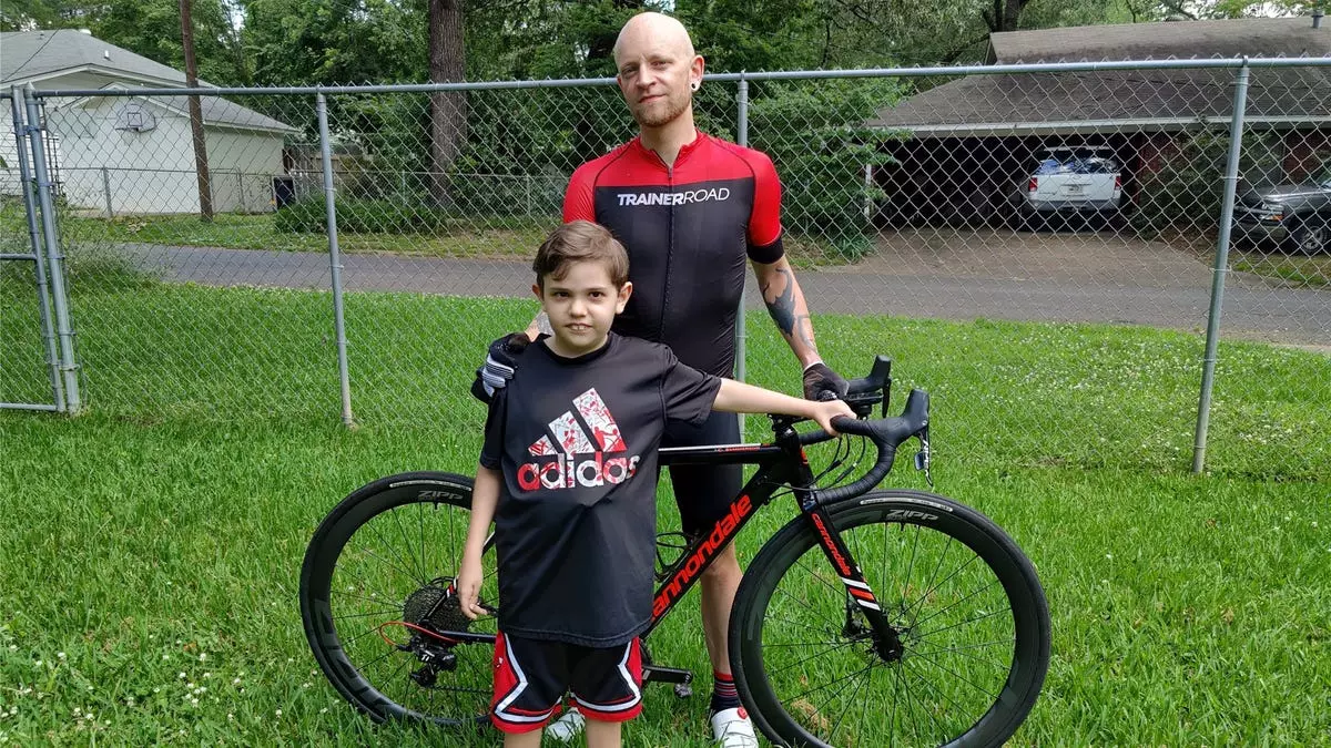 Јас со син ми Екс и мојот велосипед надвор