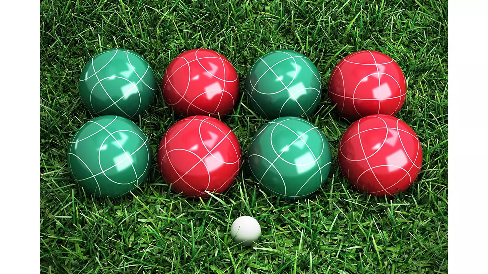 сет на боче топки и пазарна топка на трева