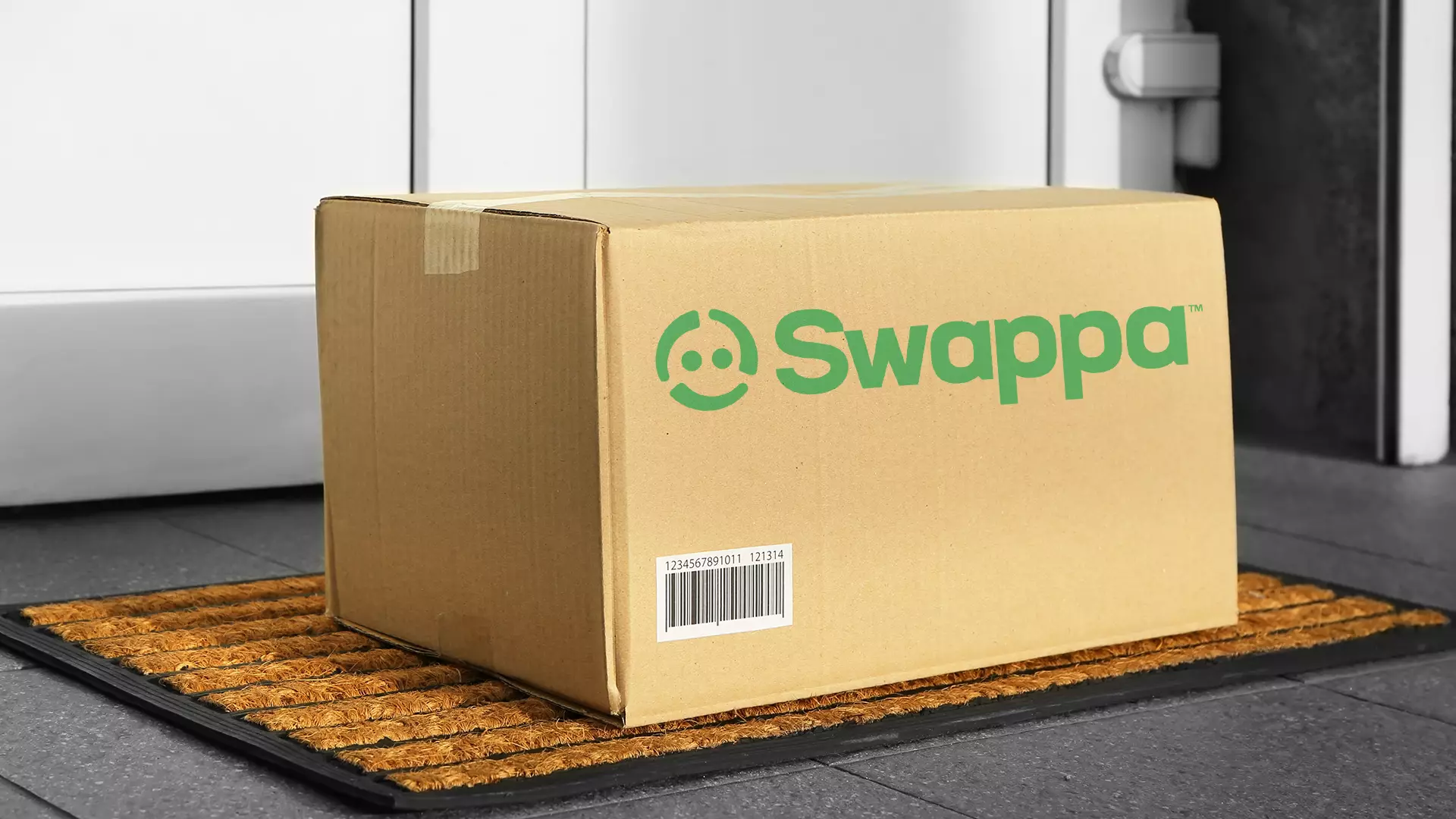 Une photo d'une boîte d'expédition avec le logo Swappa.