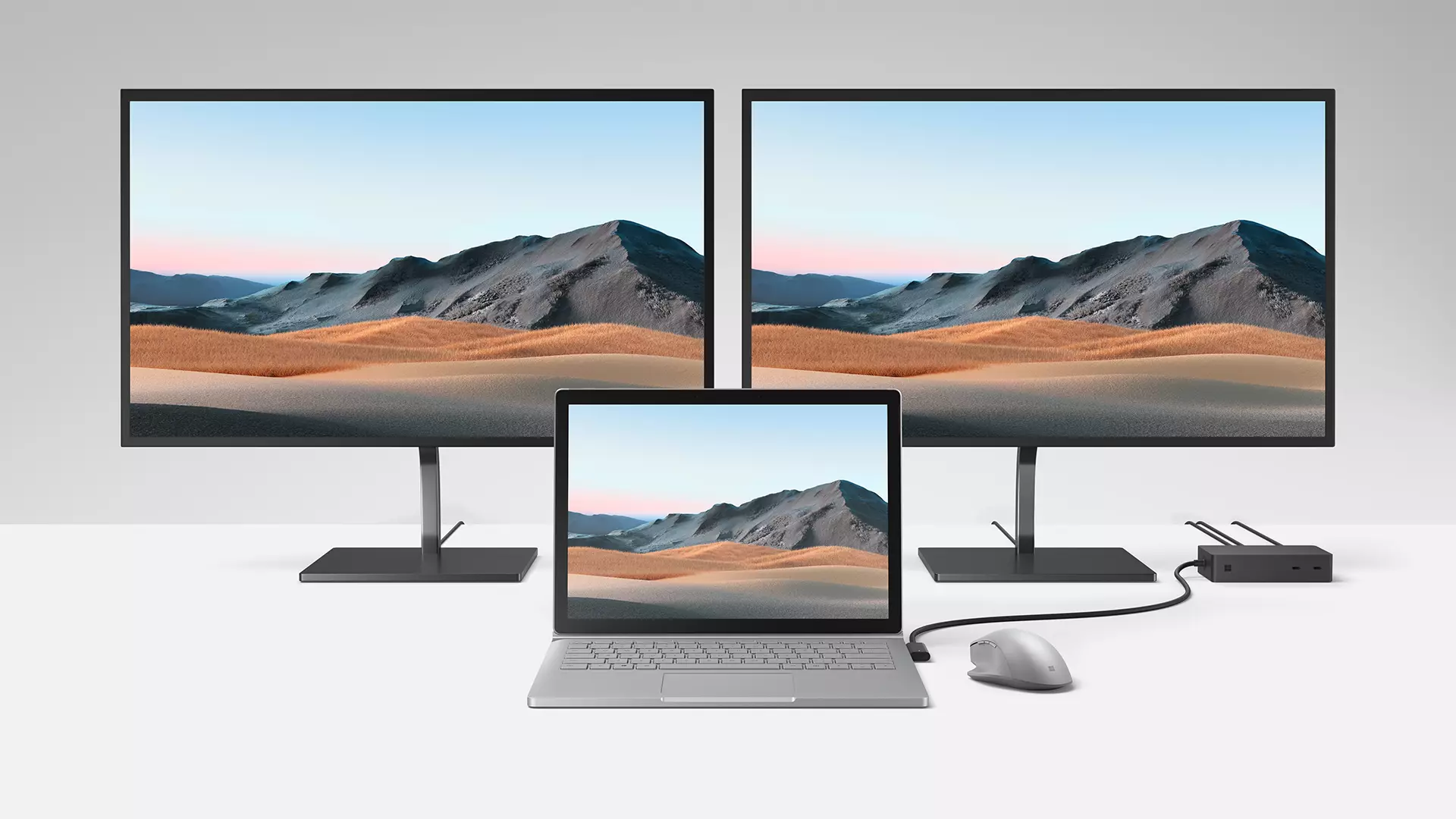 Kuva Surface Book 3:sta kahdella ulkoisella näytöllä.