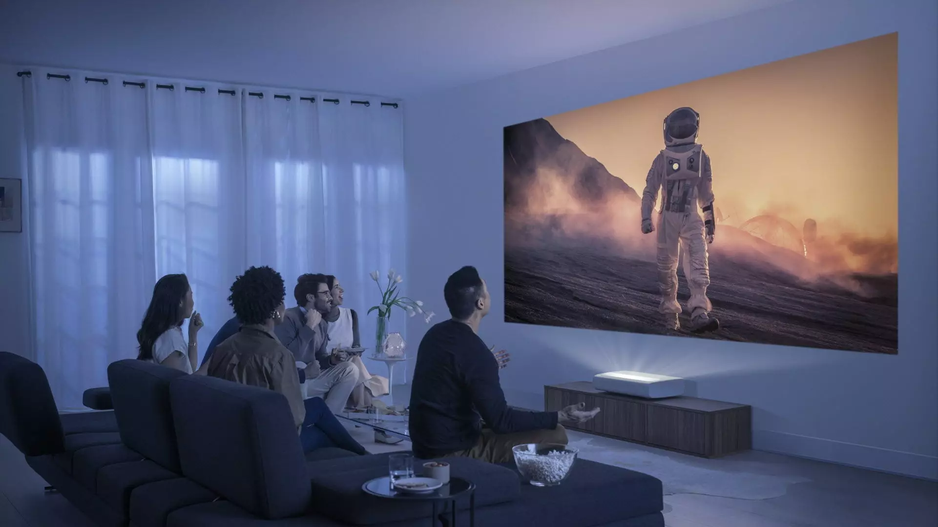 Samsung kuulutab välja kompaktse 4K HDR-i ülilühiajalise projektori esmaesitluse