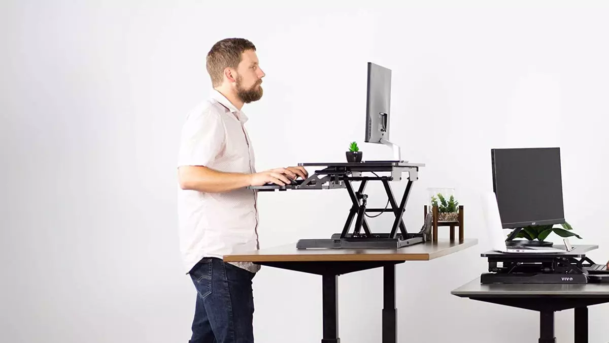 Ekonomiczne ergonomiczne ustawienie biurka