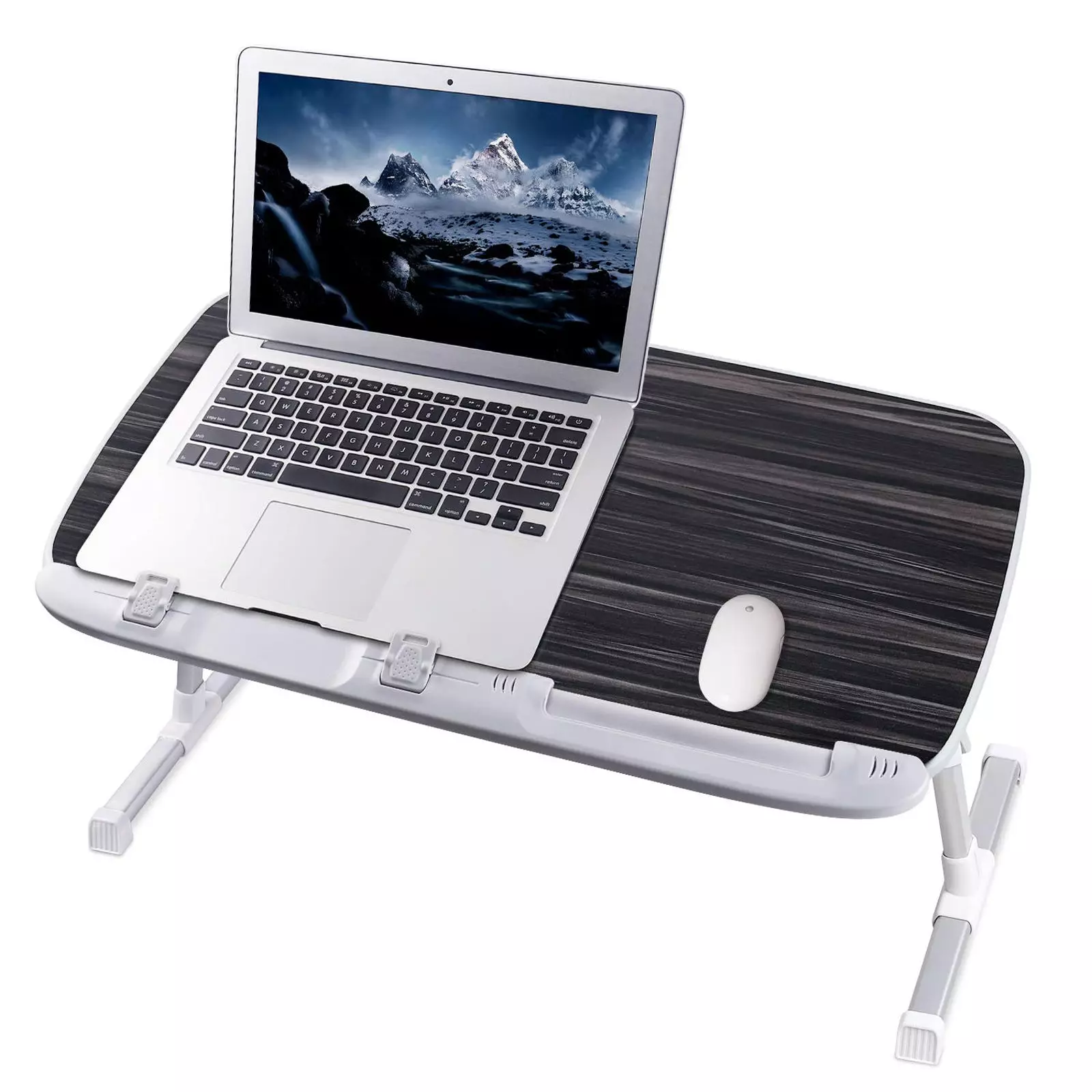 La scrivania per laptop da letto NEARPOW con un laptop aperto e un mouse.