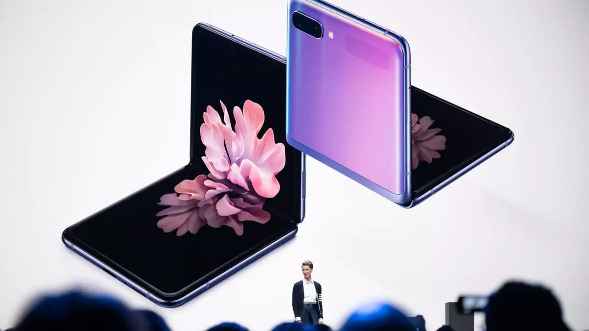 Samsung Galaxy Z Flip Yapakuruwe 2020 Kumurika