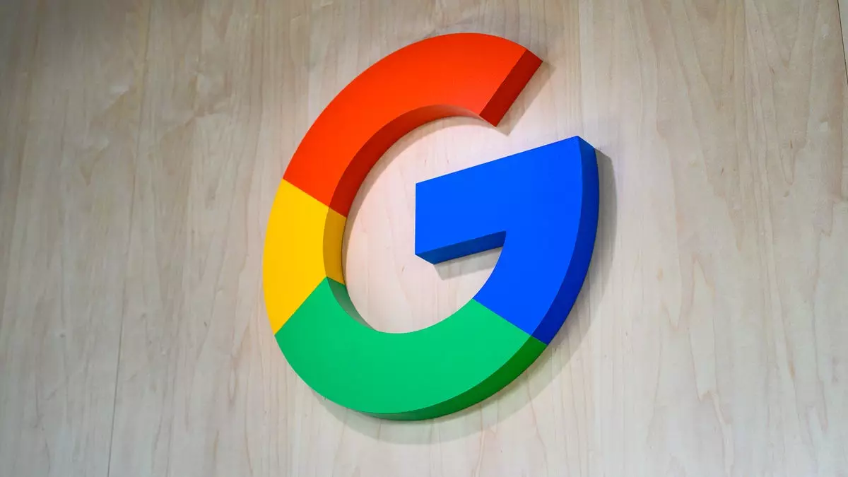 Biểu trưng của Google đặt trên nền gỗ.