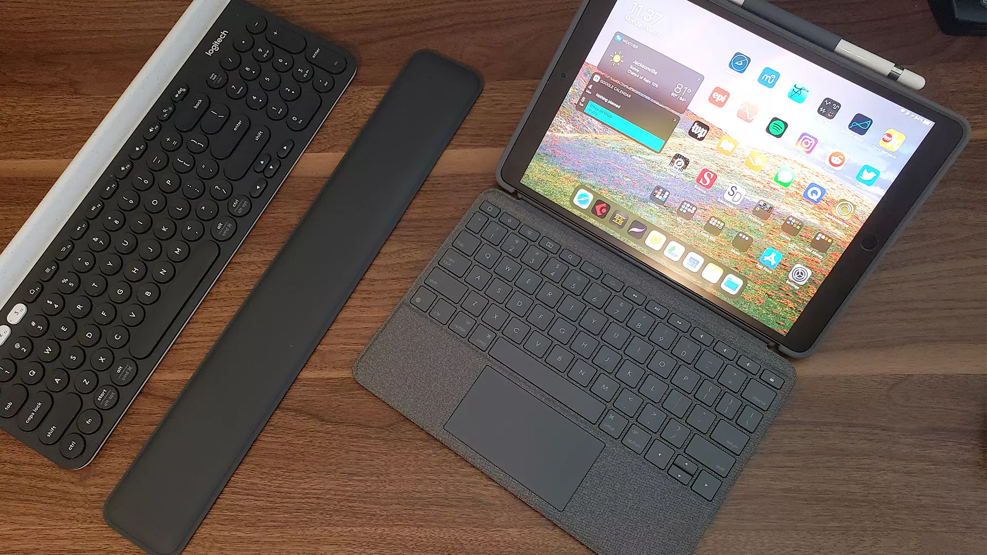 Logitech se Combo Touch verander jou iPad in 'n oppervlak, vir beter of slegter