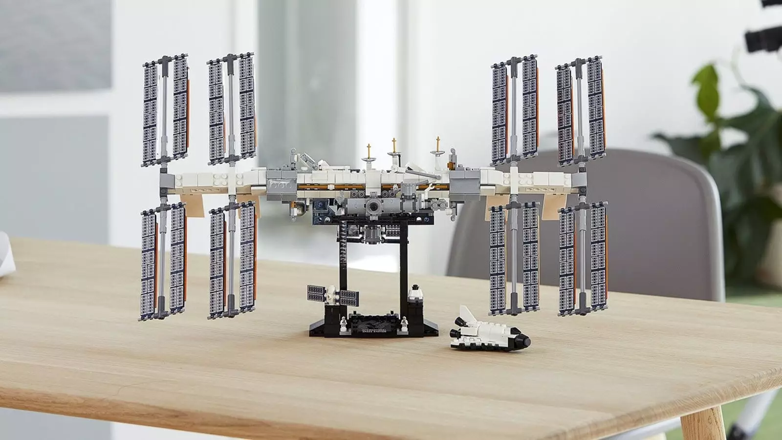 नवीनतम LEGO विचार किटले तपाईंलाई अन्तर्राष्ट्रिय अन्तरिक्ष स्टेशनमा लैजान्छ