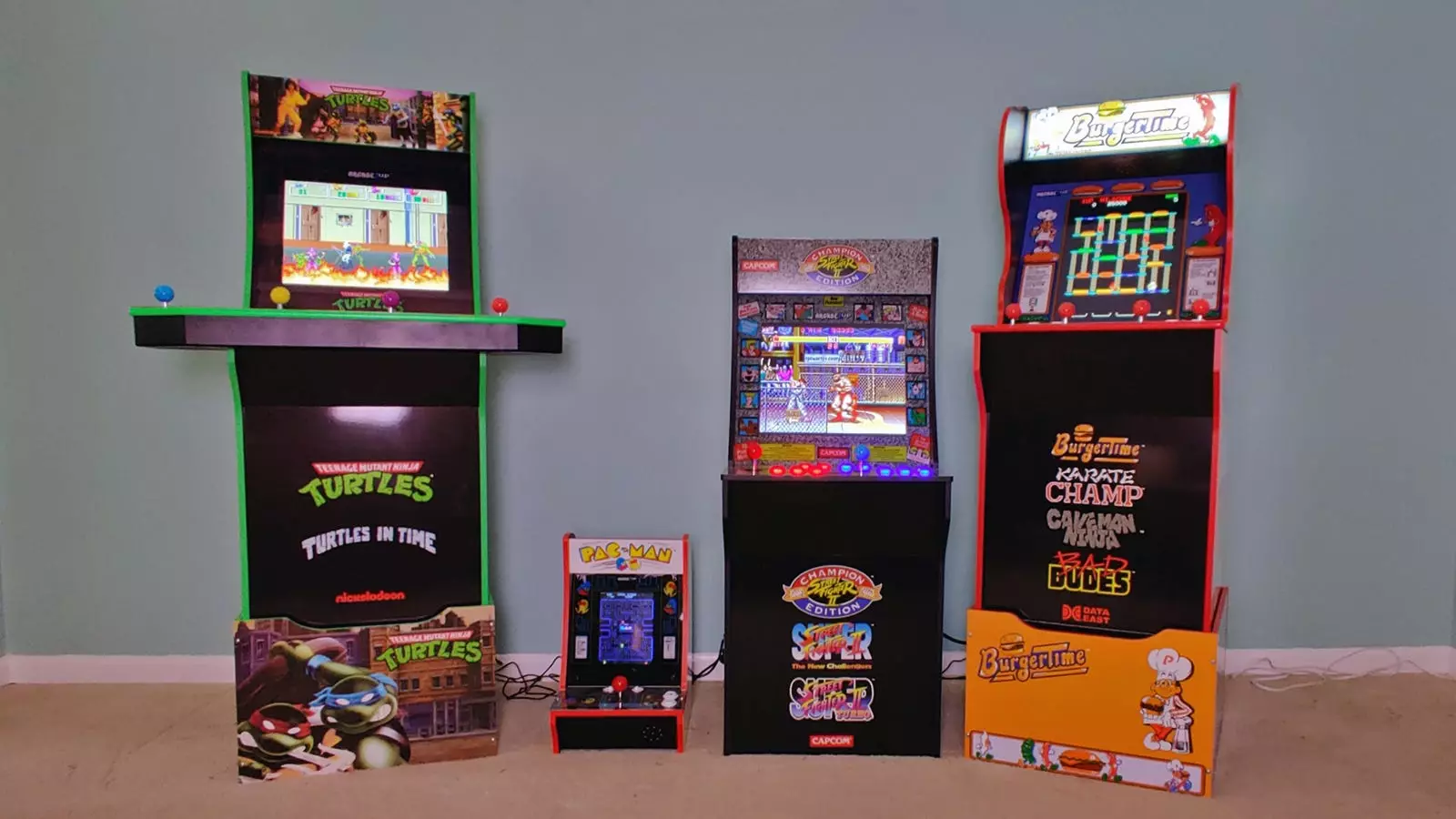 Véier Arcade1Up Maschinnen: TMNT, Pac-Mac, Street Fighter, a Burger Time