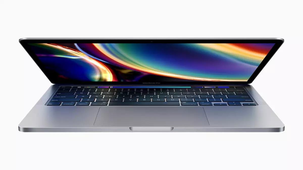 Den nye 13-tommer Macbook Pro 13, delvist åben