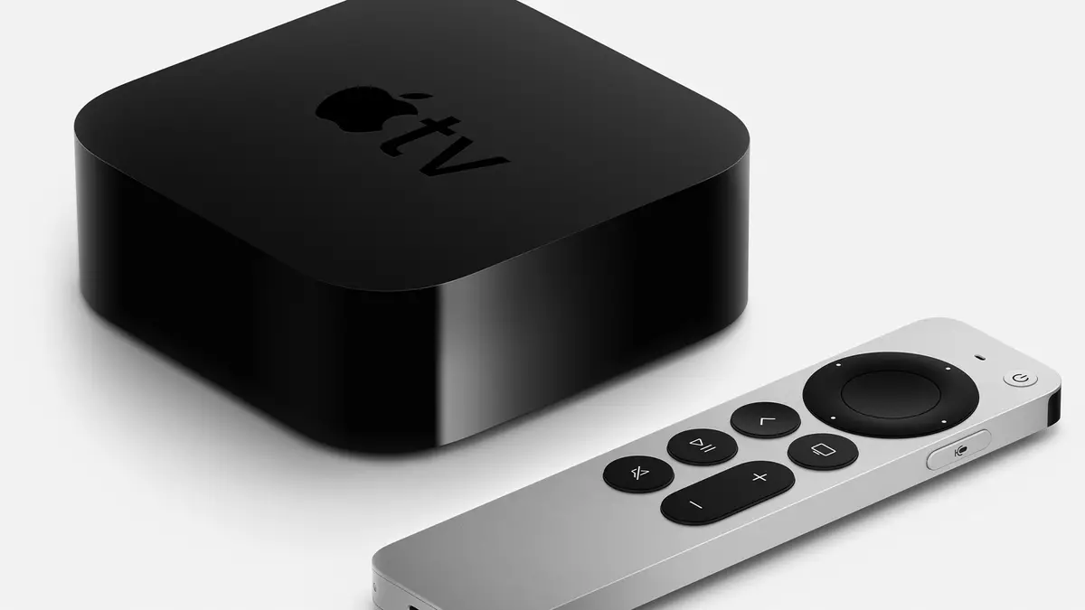 Apple TV 4k streymisboxið og Siri Remote.