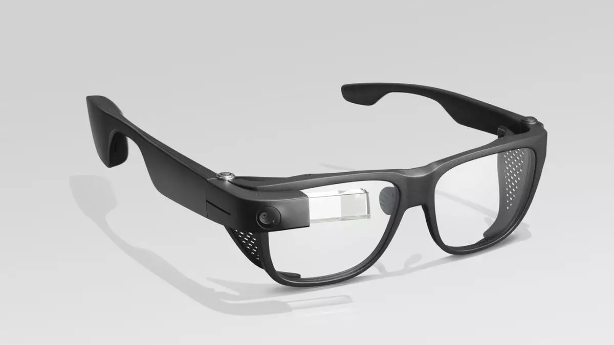 E Google Glass Enterprise Edition 2 Entwéckler Pod gepaart mat Sécherheetsbrëller.