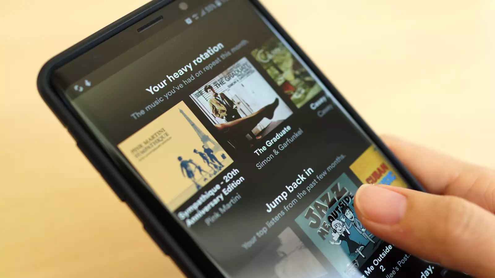 Безкоштовні користувачі Spotify тепер можуть транслювати на розумні динаміки Amazon, Bose та Sonos