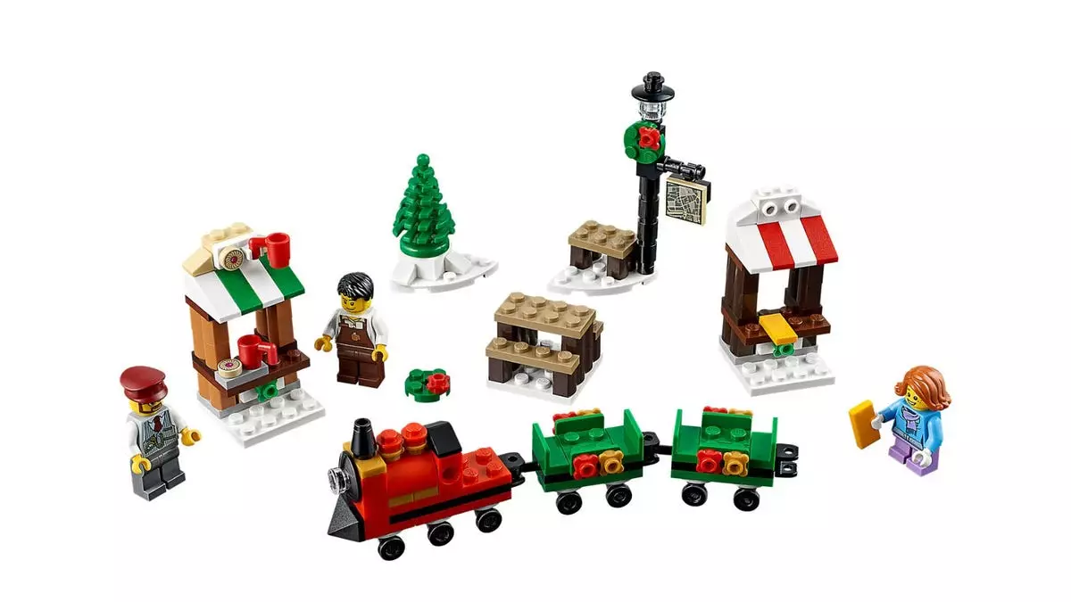 Pociąg LEGO z latarnią, sklepami i drzewem.