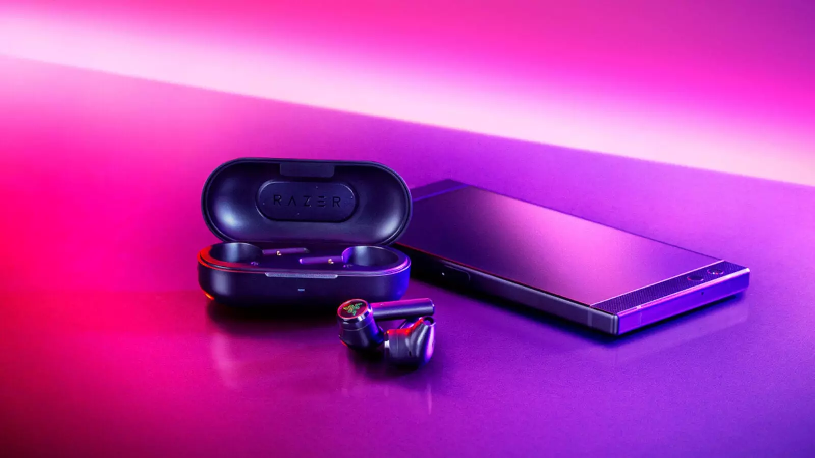 Новите безжични слушалки на Razer имат латентност толкова ниска, колкото животът на батерията им