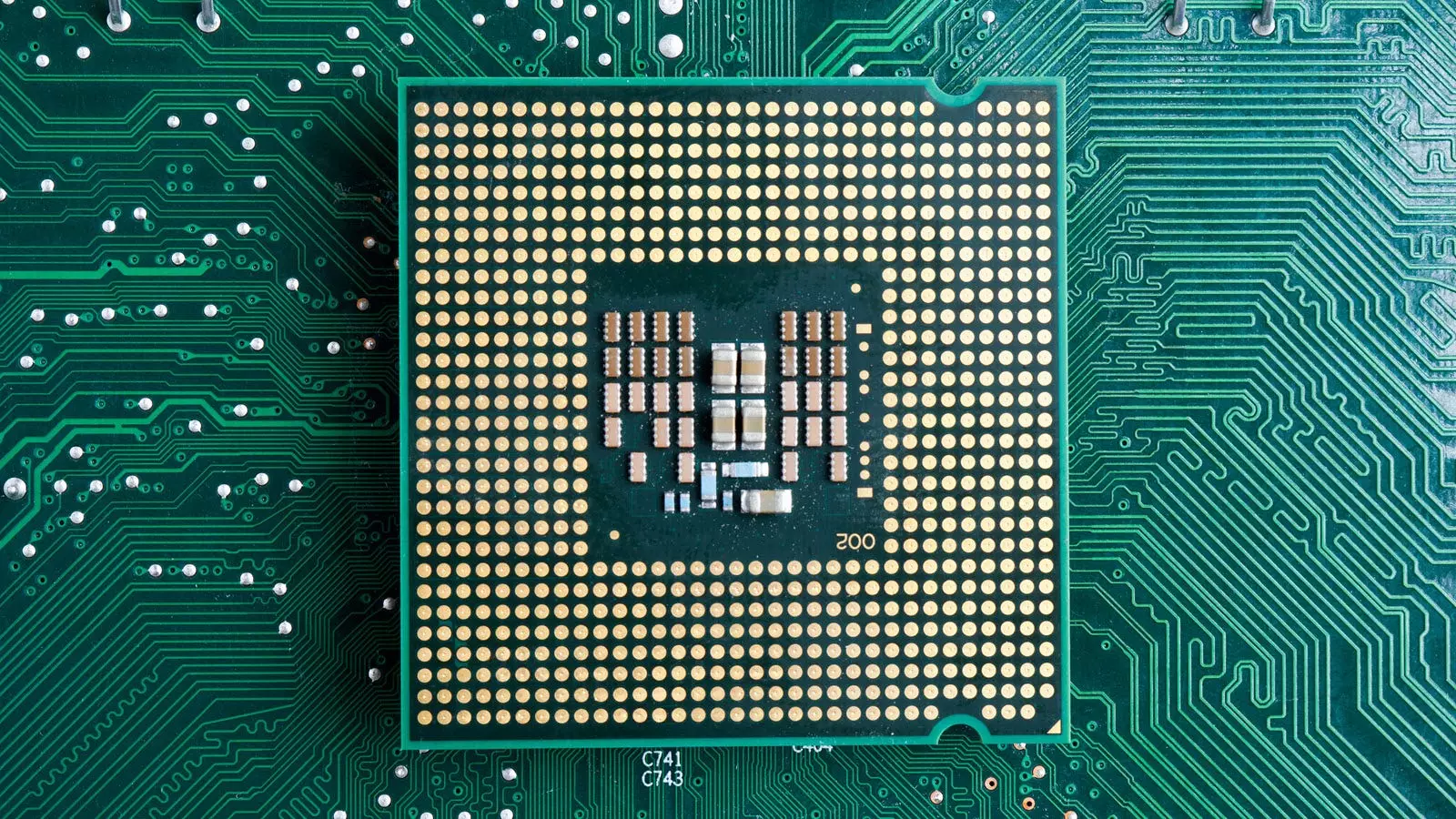 Milionoj da Intel-CPUoj Havas Neripareblan Gravan Difekton