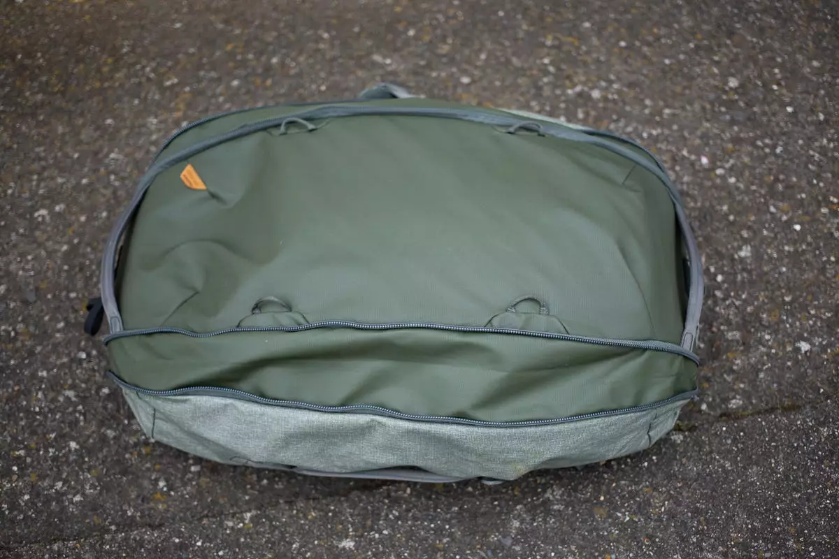 Peak Design 65L Duffelpack მიმოხილვა: მრავალმხრივი ჰიბრიდული ჩანთა, რომელიც აკეთებს ზუსტად იმას, რისთვისაც არის შექმნილი 8313_4