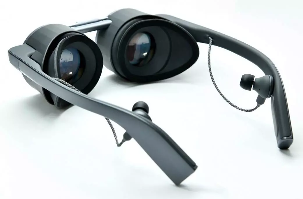 Pohľad na okuliare Panasonic VR